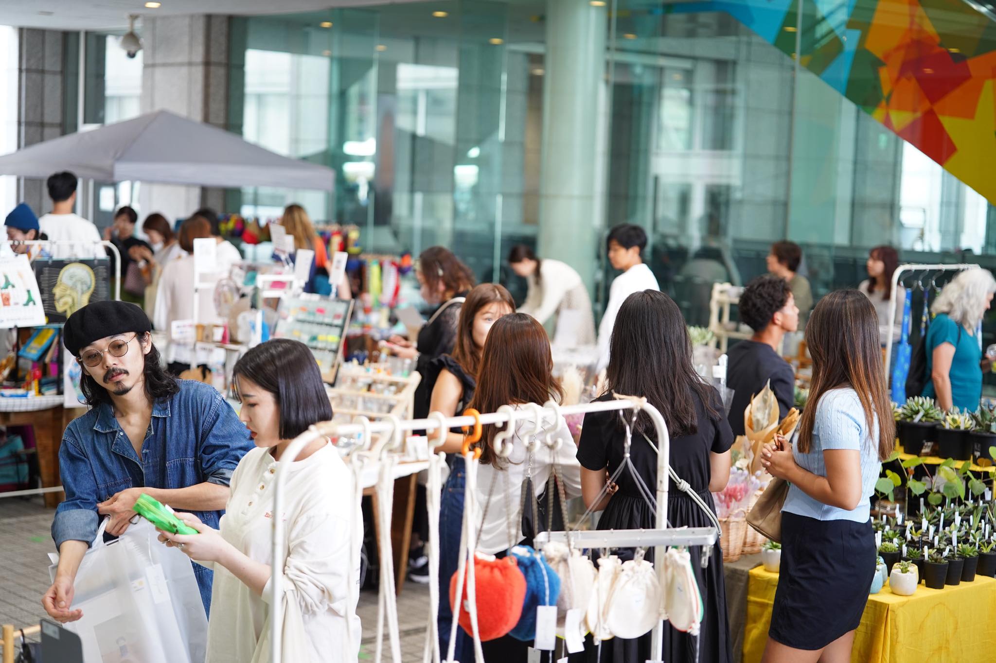 INTO CRAFT OUR LIVES vol.33 | iichi 日々の暮らしを心地よくするハンドメイドやアンティークのマーケットプレイス