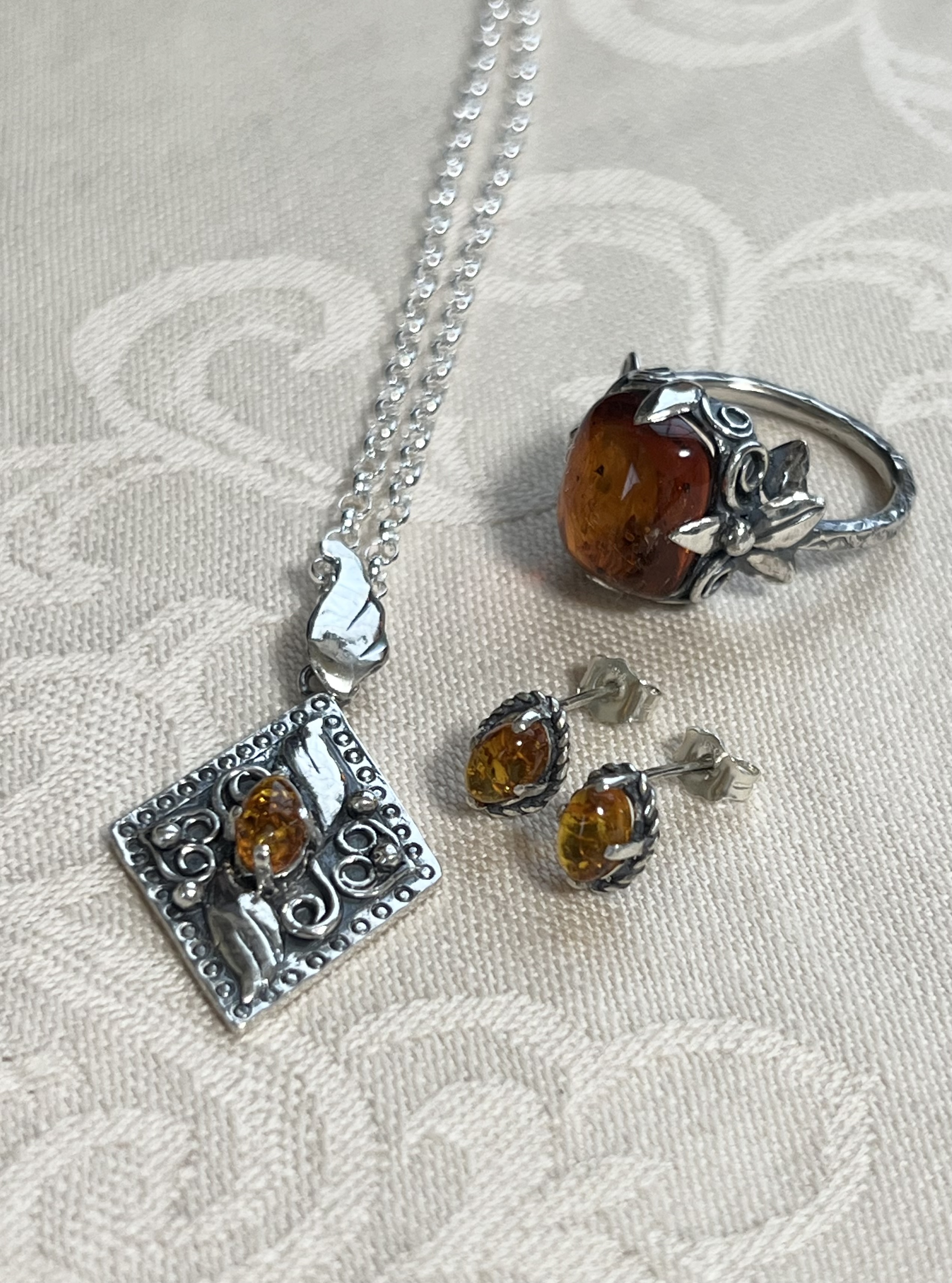 シルバージュエリーHANA POPUP store | iichi 日々の暮らしを心地よくするハンドメイドやアンティークのマーケットプレイス