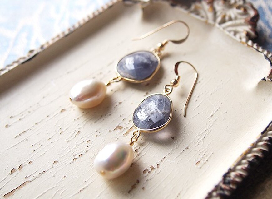 サファイアとパールのピアス | iichi 日々の暮らしを心地よくするハンドメイドやアンティークのマーケットプレイス