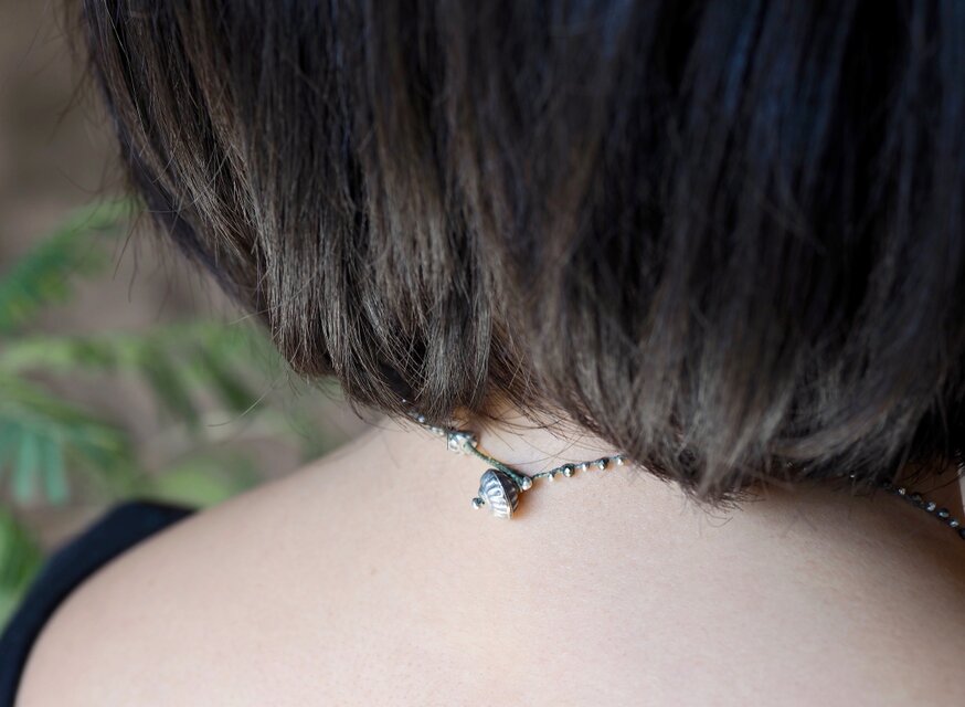 【ガーネットxブラックスピネル】 編み込みネックレス | iichi 日々の暮らしを心地よくするハンドメイドやアンティークのマーケットプレイス