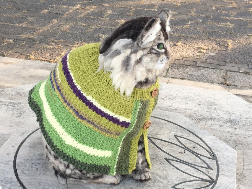 冬季セール 北欧の森の守護神 羊毛フェルトのノルウェージャンフォレストキャット・ブラウンタビーのミーちゃん | iichi 日々の暮らしを心地よくするハンドメイドやアンティークのマーケットプレイス