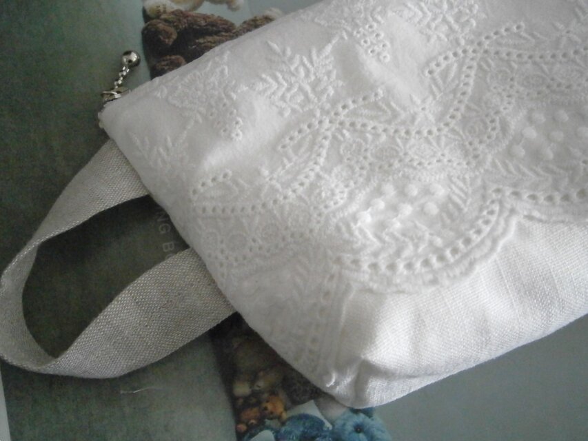 cutwork刺繍×linen PouchSet | iichi 日々の暮らしを心地よくするハンドメイドやアンティークのマーケットプレイス