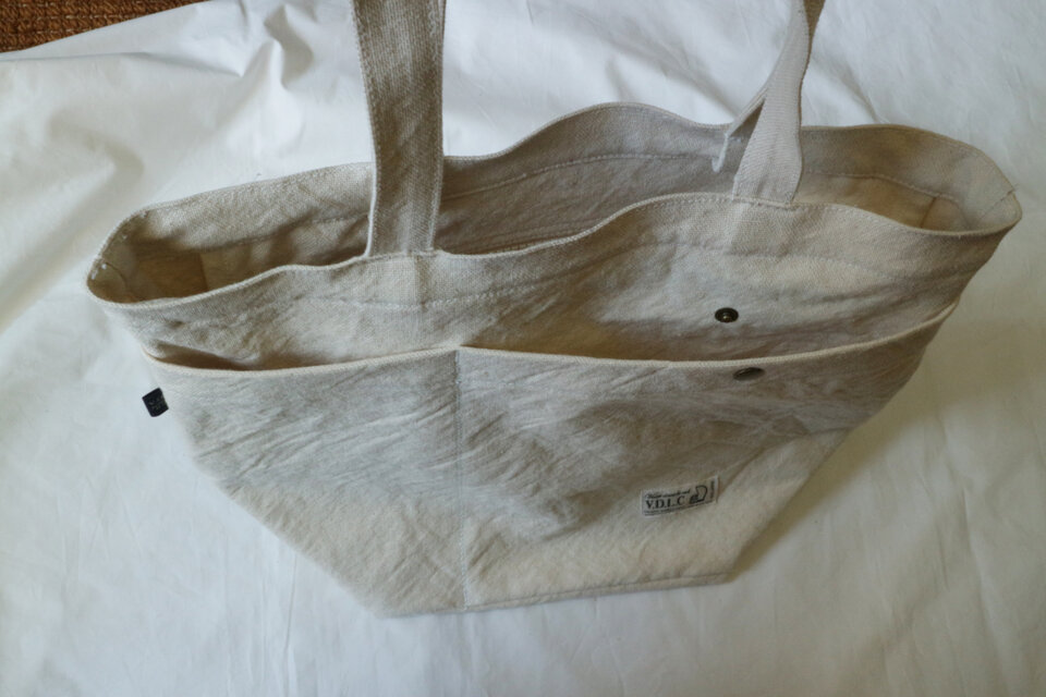 ショルダージップトート【ベージュ】(VC-49) | iichi 日々の暮らしを心地よくするハンドメイドやアンティークのマーケットプレイス