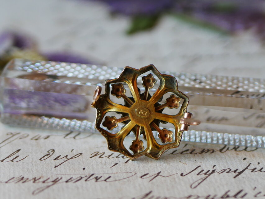 ナポレオン三世 FIX アンティークブローチ アンティークのある生活 | iichi 日々の暮らしを心地よくするハンドメイドやアンティークのマーケットプレイス