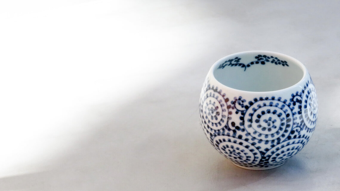 有田焼：たこ唐草丸々カップ | iichi 日々の暮らしを心地よくするハンドメイドやアンティークのマーケットプレイス