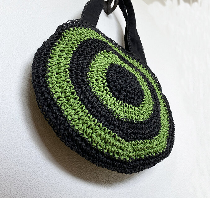 ブラック＆グリーンの円編みかばん | iichi 日々の暮らしを心地よくするハンドメイドやアンティークのマーケットプレイス