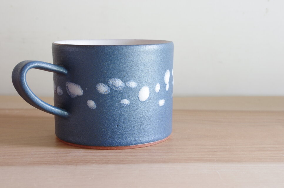 コーヒーカップ・マット・紺・ドット | iichi 日々の暮らしを心地よくするハンドメイドやアンティークのマーケットプレイス
