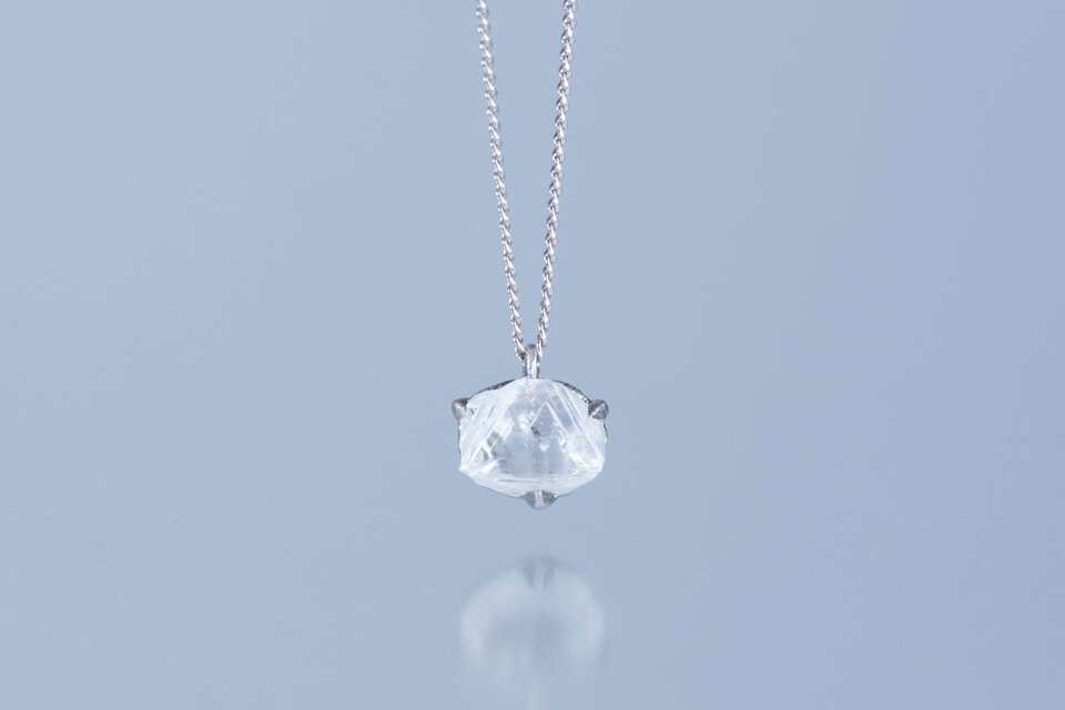 ダイヤモンド原石 山のネックレス Pt JE01282 | iichi 日々の暮らしを心地よくするハンドメイドやアンティークのマーケットプレイス