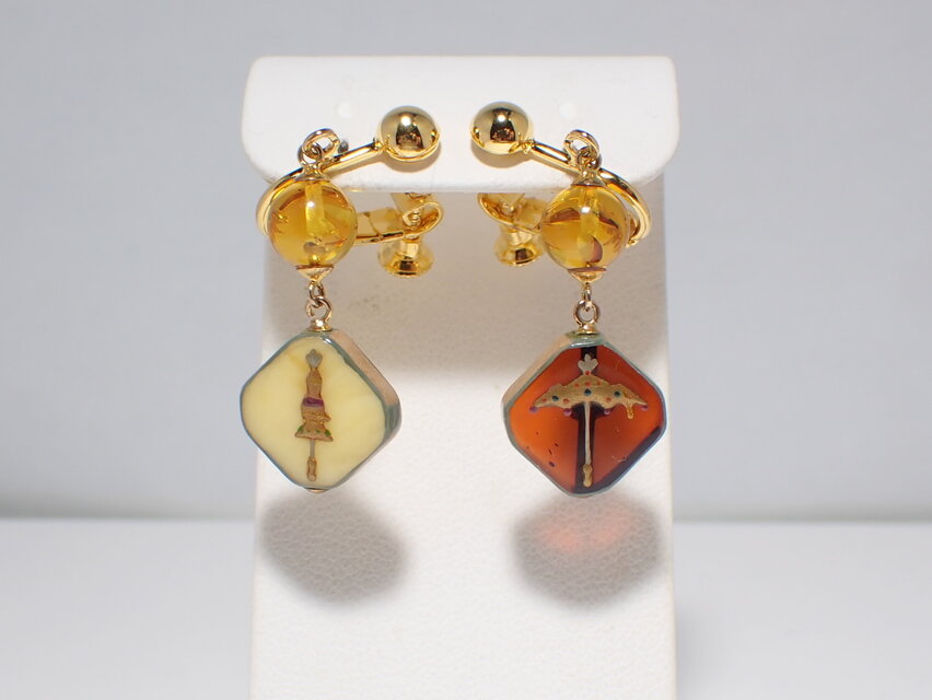 蒔絵イヤリング ”雨に唄えば” | iichi 日々の暮らしを心地よくするハンドメイドやアンティークのマーケットプレイス