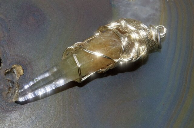 山梨産3色グラデーションレーザークリスタル 0007 | iichi ハンドメイド・クラフト作品・手仕事品の通販