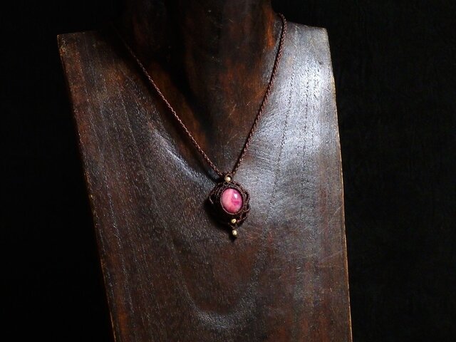 スタールビーマクラメプチペンダント | iichi 日々の暮らしを心地よくするハンドメイドやアンティークのマーケットプレイス