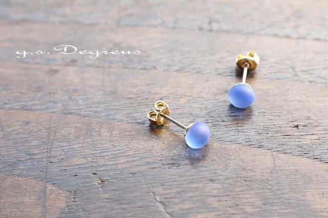 【再販】極小チタンピアス・LightBlue | iichi 日々の暮らしを心地よくするハンドメイドやアンティークのマーケットプレイス
