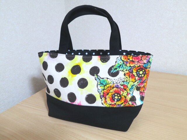 帆布のドット×花柄トートバッグ（内ポケット・マグネットボタン付き）W01 | iichi ハンドメイド・クラフト作品・手仕事品の通販