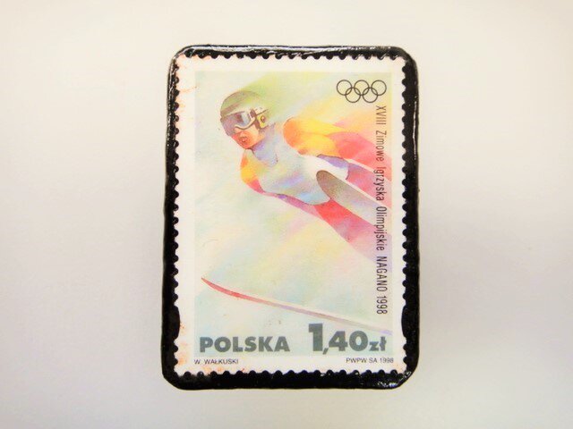 ポーランド 切手ブローチ 2216 | iichi 日々の暮らしを心地よくするハンドメイドやアンティークのマーケットプレイス