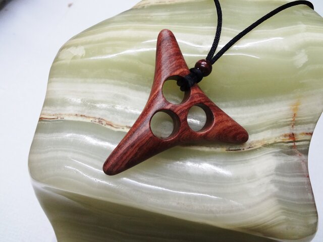 宇宙からのペンダント・サザンローズ200－7 | iichi 日々の暮らしを心地よくするハンドメイドやアンティークのマーケットプレイス