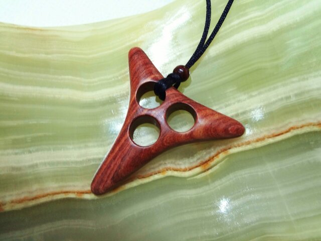 宇宙からのペンダント・サザンローズ200－7 | iichi 日々の暮らしを心地よくするハンドメイドやアンティークのマーケットプレイス