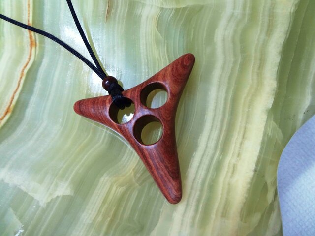 宇宙からのペンダント・サザンローズ200－7 | iichi 日々の暮らしを心地よくするハンドメイドやアンティークのマーケットプレイス