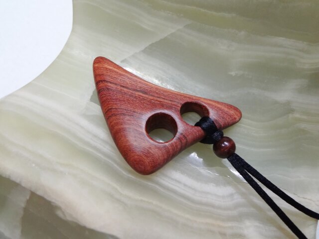 宇宙からのペンダント・サザンローズ200－12 | iichi 日々の暮らしを心地よくするハンドメイドやアンティークのマーケットプレイス