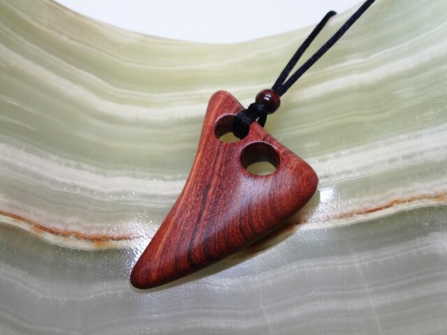 宇宙からのペンダント・サザンローズ200－12 | iichi 日々の暮らしを心地よくするハンドメイドやアンティークのマーケットプレイス