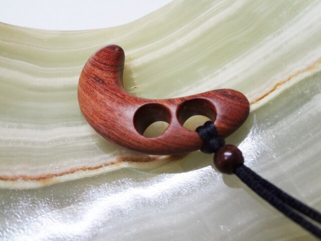 宇宙からのペンダント・サザンローズ200－25 | iichi 日々の暮らしを心地よくするハンドメイドやアンティークのマーケットプレイス