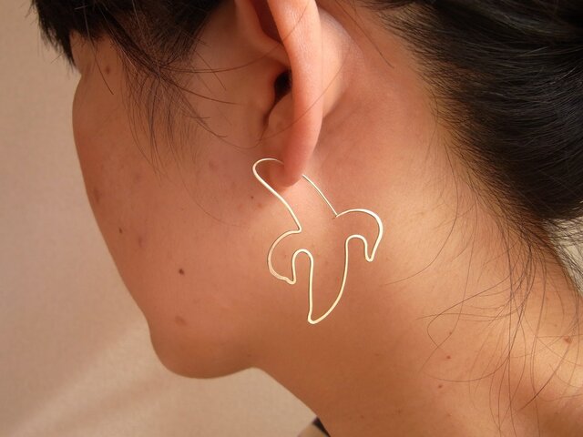 PBP-057 14kgf wire pierced earring(banana) | iichi 日々の暮らしを心地よくするハンドメイドやアンティークのマーケットプレイス