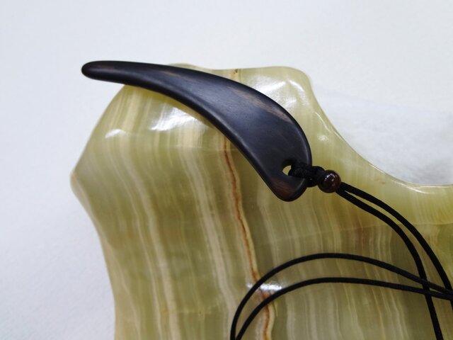 ロング勾玉・縞黒檀コレクションS－10 | iichi 日々の暮らしを心地よくするハンドメイドやアンティークのマーケットプレイス