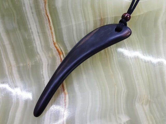 ロング勾玉・縞黒檀コレクションS－10 | iichi 日々の暮らしを心地よくするハンドメイドやアンティークのマーケットプレイス