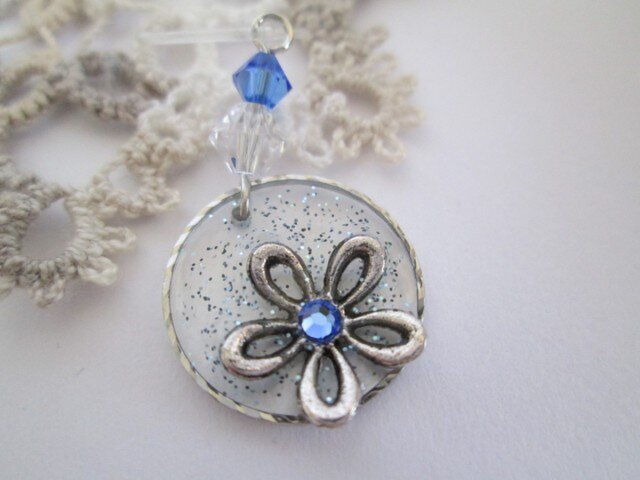 Blue*Flowerピアス | iichi 日々の暮らしを心地よくするハンドメイドやアンティークのマーケットプレイス