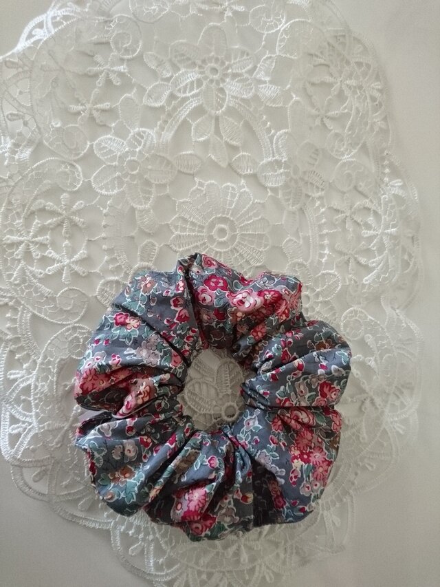 リバティふわふわシュシュ③ | ichi_plus | ハンドメイド通販 iichi（いいち）