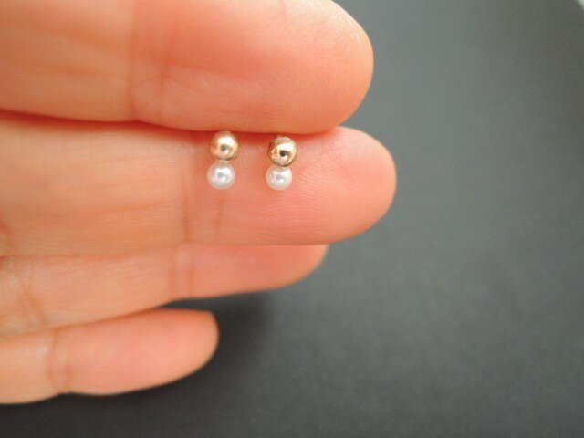 14kgf tiny balls スタッド （white) | iichi ハンドメイド・クラフト作品・手仕事品の通販