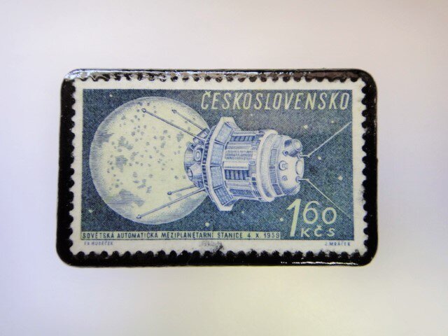 チェコスロバキア 宇宙切手ブローチ 2712 | iichi 日々の暮らしを心地よくするハンドメイドやアンティークのマーケットプレイス