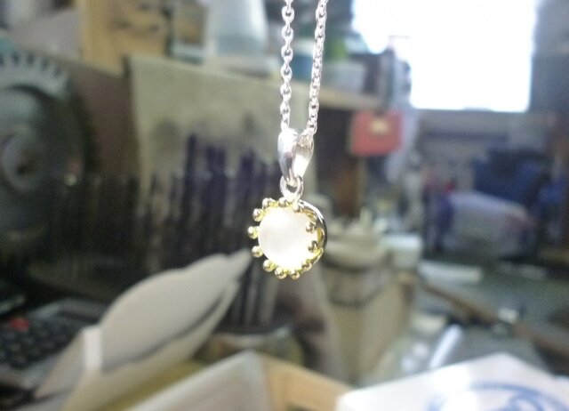 真鍮/SV ミルククラウン 硝子 ペンダント | iichi 日々の暮らしを心地よくするハンドメイドやアンティークのマーケットプレイス