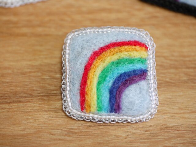 虹 ブローチ・クリア | 記念日クラフトmarie | ハンドメイド通販 iichi（いいち）