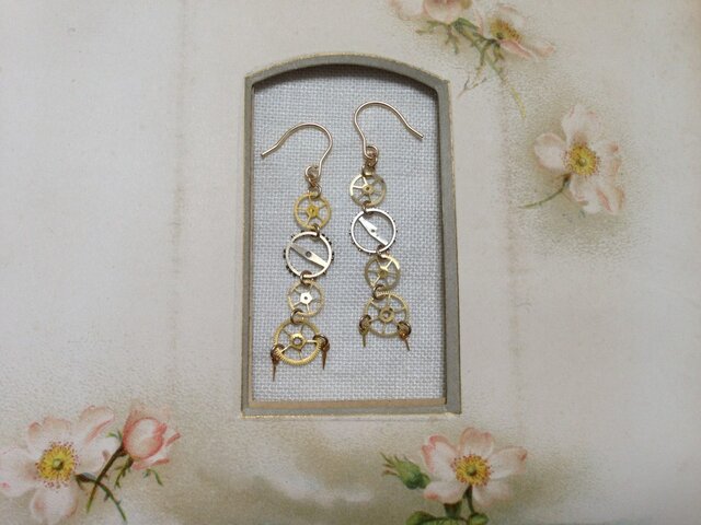 ハグルマ＊ピアス 14KGF | iichi 日々の暮らしを心地よくするハンドメイドやアンティークのマーケットプレイス