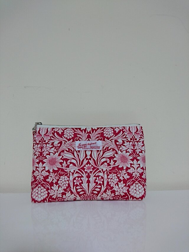 リバティ大きめポーチ theberton(red) | ichi_plus | ハンドメイド通販 iichi（いいち）