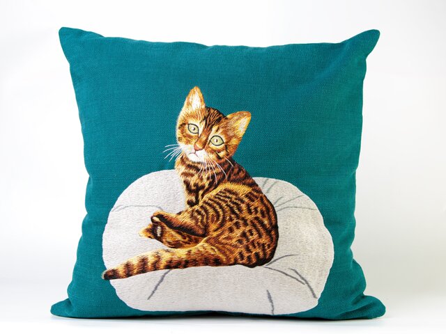 手刺繍 MPKクッションカバー（MEOCUSH102） | iichi ハンドメイド・クラフト作品・手仕事品の通販