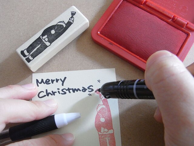 クリスマスはんこ 何かを書くサンタ | iichi 日々の暮らしを心地よくするハンドメイドやアンティークのマーケットプレイス