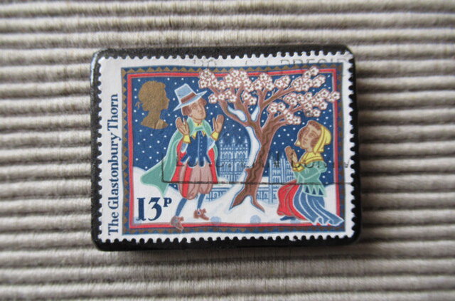 アップサイクル イギリス クリスマス切手ブローチ3169 | iichi ハンドメイド・クラフト作品・手仕事品の通販