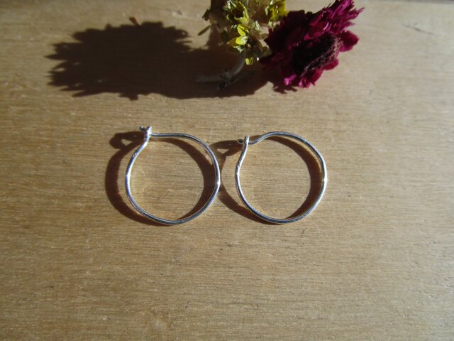 【再販】silver フープ ピアス 16mm | iichi 日々の暮らしを心地よくするハンドメイドやアンティークのマーケットプレイス
