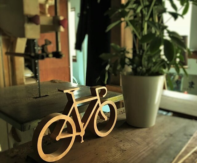 【送料無料】wood Road bike オブジェ 外枠付き！天然無垢飛騨産材/栃 自転車のオブジェ his-228 | 飛騨職人生活 | ハンドメイド通販 iichi（いいち）