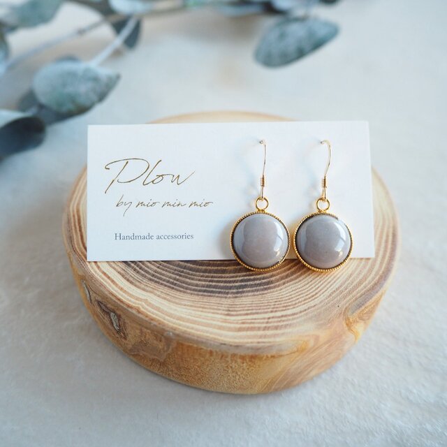 14kgf Mini Circleピアス ～ライトグレー～ | iichi ハンドメイド・クラフト作品・手仕事品の通販