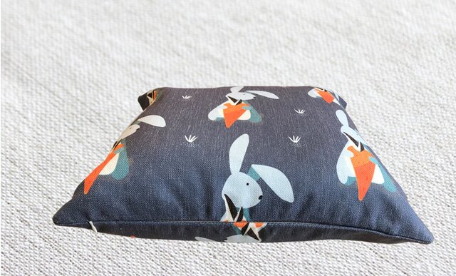 森のクッション Rabbit Navy blue | iichi ハンドメイド・クラフト作品・手仕事品の通販