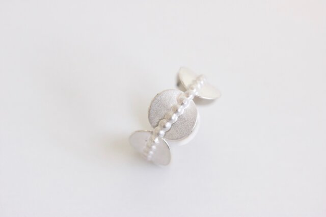 Round pearl wire ring | iichi 日々の暮らしを心地よくするハンドメイドやアンティークのマーケットプレイス