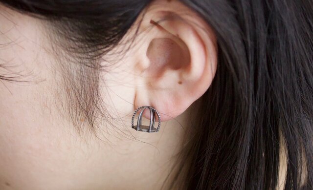 Cage studs Oxidized 鳥かごピアス（いぶし銀） | iichi ハンドメイド・クラフト作品・手仕事品の通販