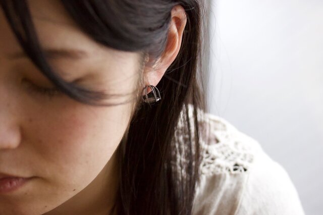 Cage studs Oxidized 鳥かごピアス（いぶし銀） | iichi ハンドメイド・クラフト作品・手仕事品の通販