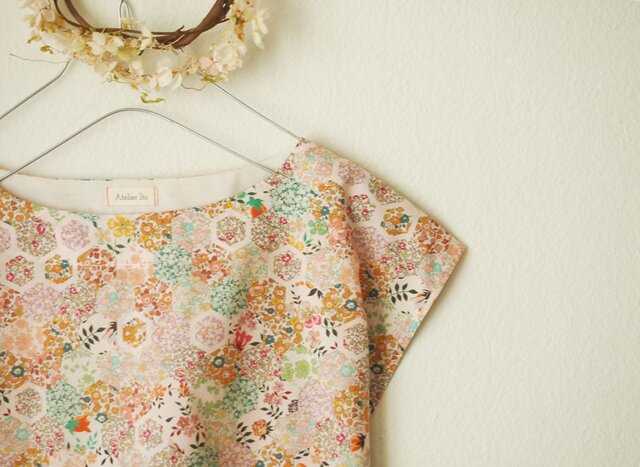 2018s/s 新柄 Liberty: Patchwork Storiesフレンチスリーブブラウス | iichi ハンドメイド・クラフト作品・手仕事品の通販