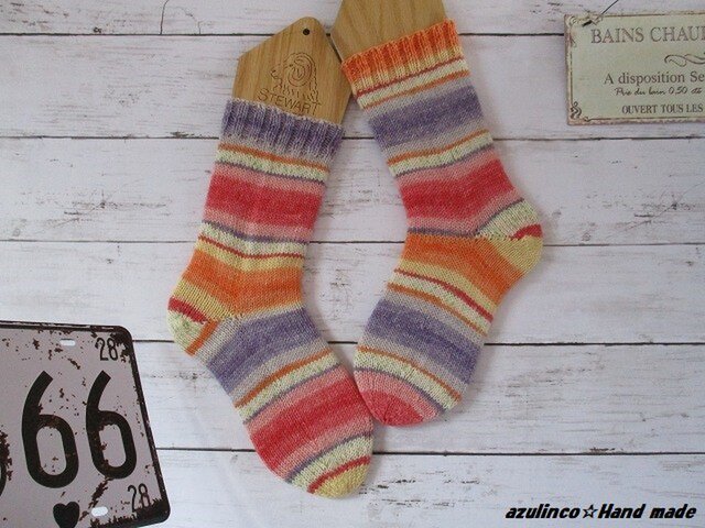 手編みソックス 冷え対策 Opal Colors in Love 9511 | iichi ハンドメイド・クラフト作品・手仕事品の通販