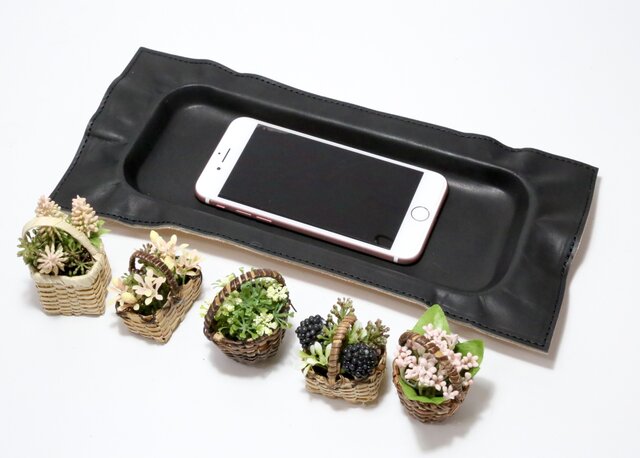 ヌメ革を使ったケース★黒1★立体成型★アクセサリーやペン(8235) | iichi ハンドメイド・クラフト作品・手仕事品の通販