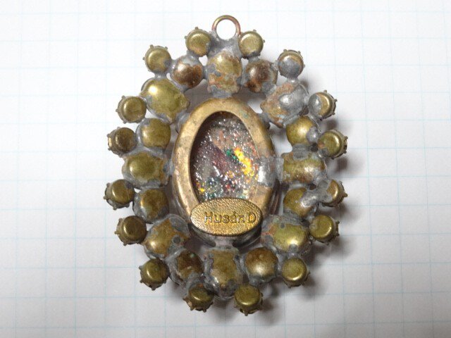 【素材・パーツ】Husár.Dヴィンテージ特大ハーレクイングラスオパールペンダントトップ | iichi 日々の暮らしを心地よくするハンドメイドやアンティークのマーケットプレイス