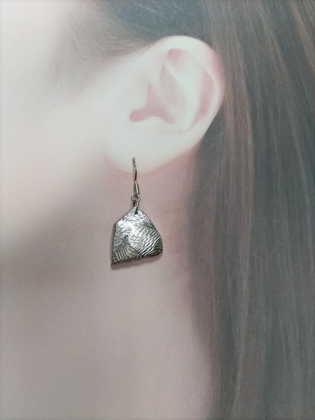 台形のピアス SV925 | iichi 日々の暮らしを心地よくするハンドメイドやアンティークのマーケットプレイス